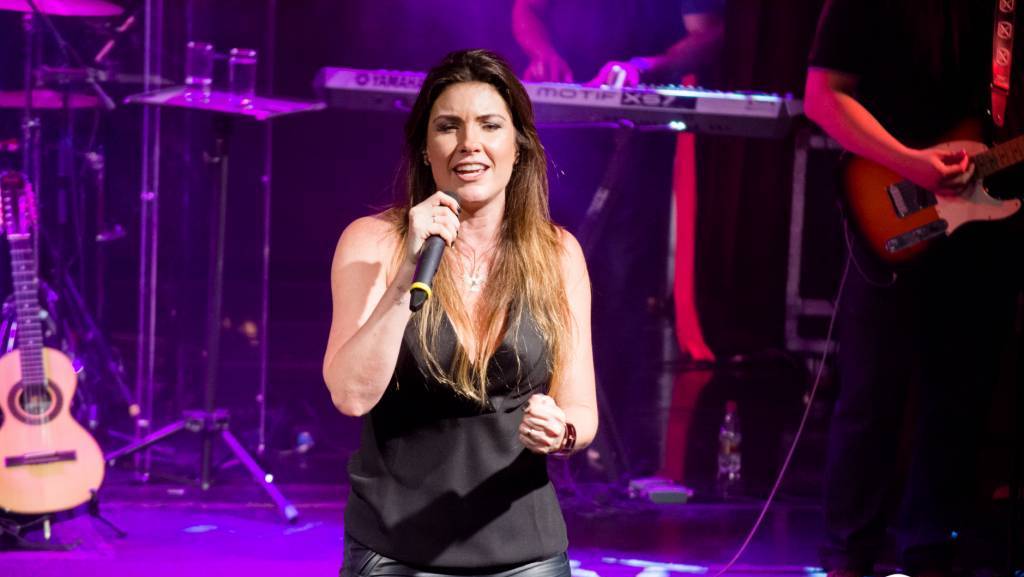 Lucyana Villar faz show prol Campanha do Agasalho em Osasco - Jornal ARua