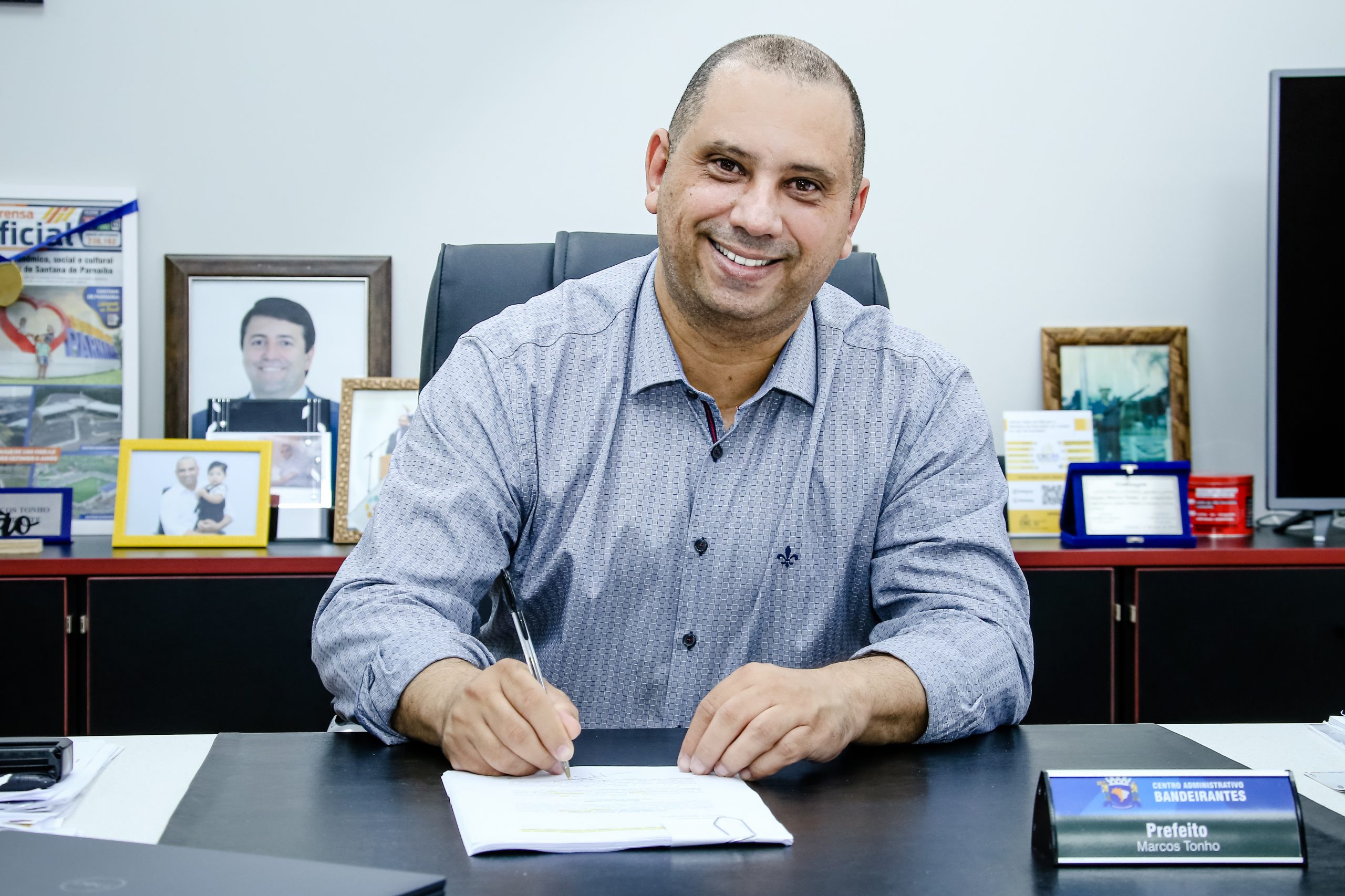 Prefeito Marcos Tonho concede 11% de aumento para os servidores ... Prefeito Marcos Tonho concede 11% de aumento para os servidores ...